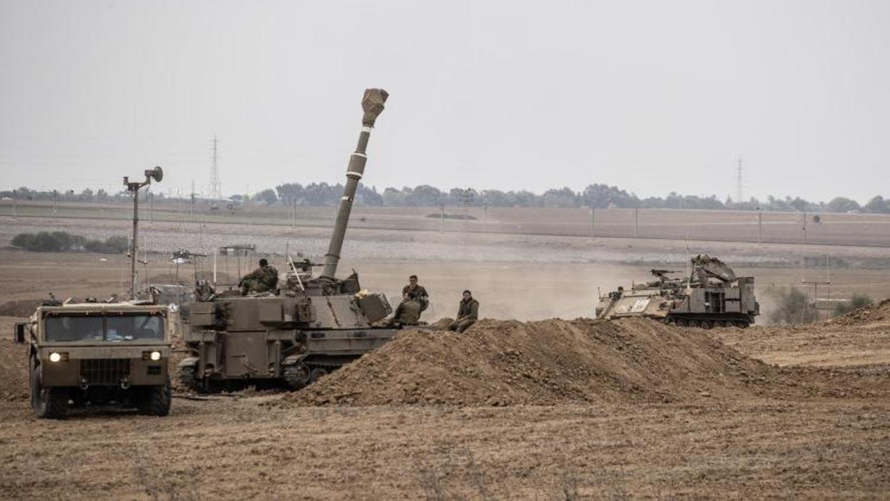 İsrail ordusu Gazze sınırına katliam için yığınak yapıyor İsrail ordusu Gazze sınırına katliam için yığınak yapıyor