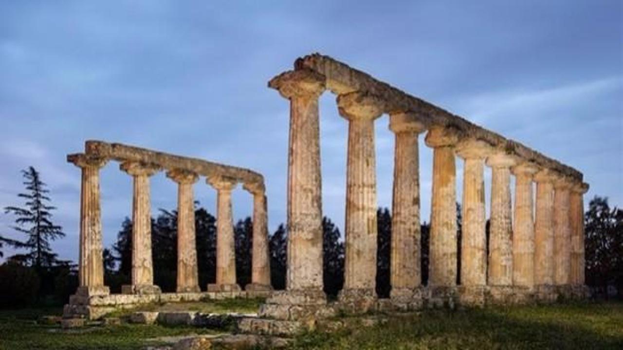 1800 yıllık sütuna adını yazan Türk olay oldu - Haber 7 DÜNYA