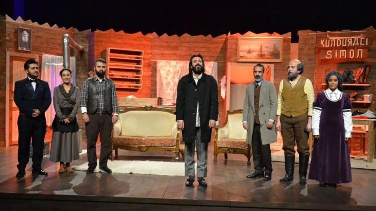 'İnsan sevgi ile yaşar' gösterimi yapıldı - Haber 7 Tiyatro ve Sahne ...