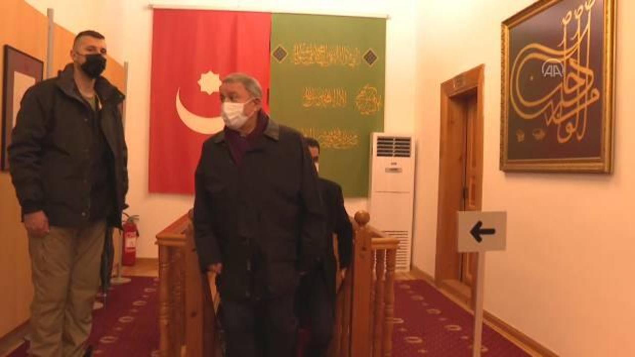 Bakan Akar, Kosova'da Sultan Murad Türbesi ile Adem Jashari'nin ...