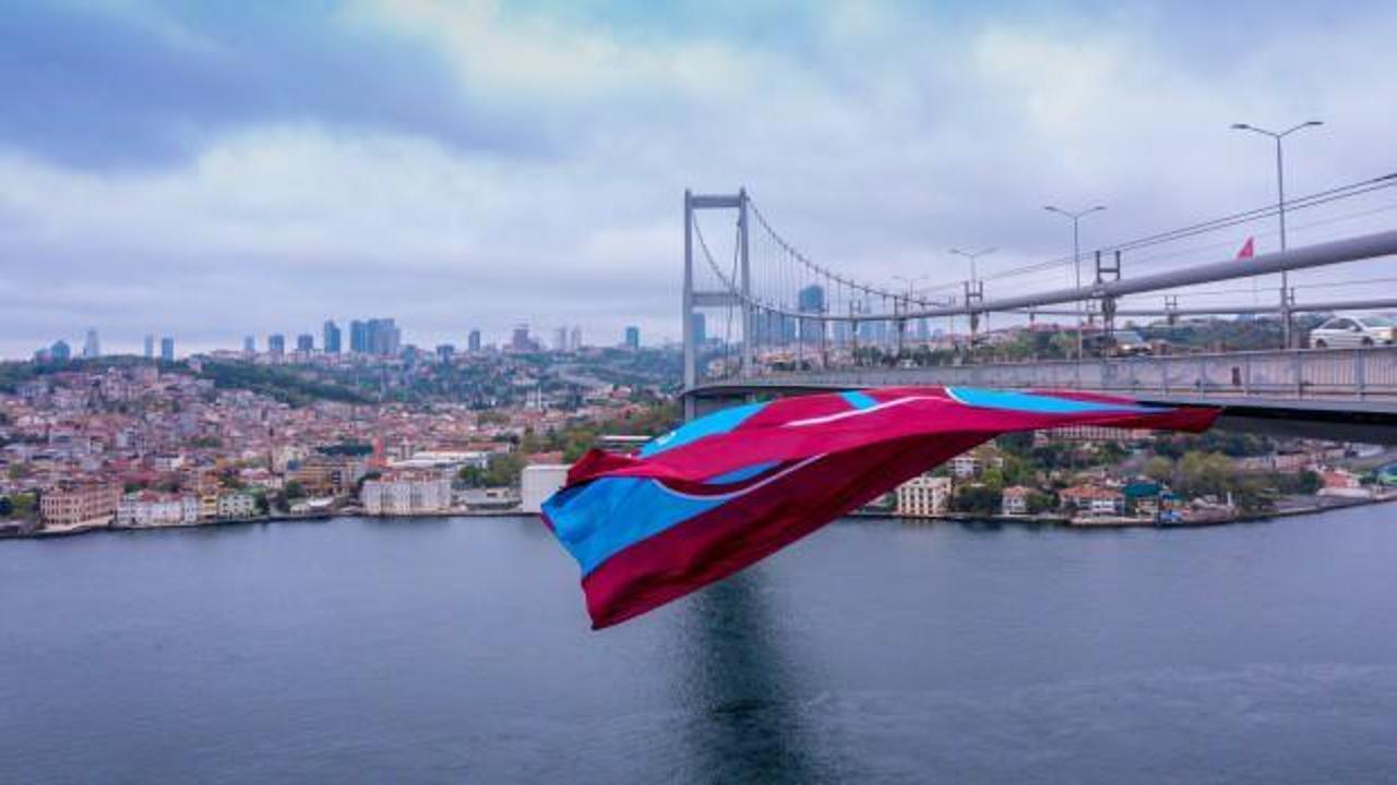 Şampiyon Trabzonspor'un bayrağı İstanbul Boğazı'nda - Tüm Spor Haber ...
