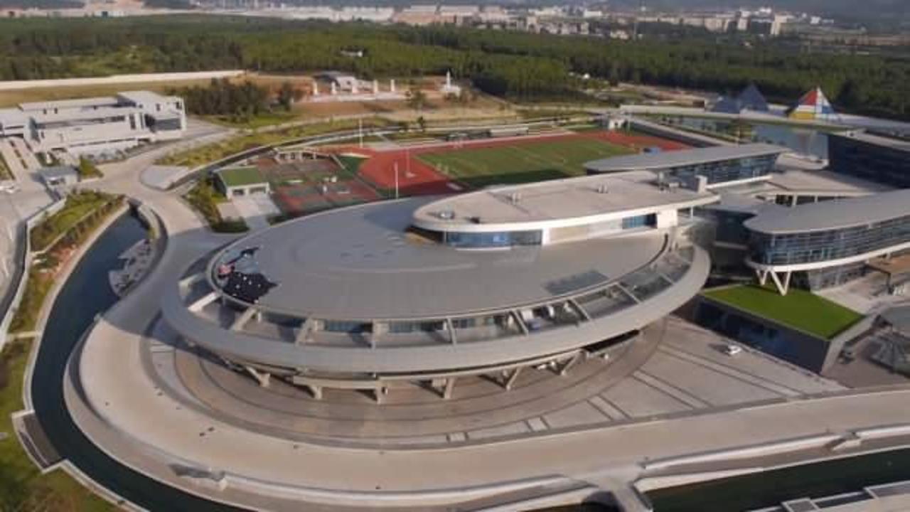 Dünyanın ilk robot CEO'su göreve başladıé - Haber 7 DÜNYA