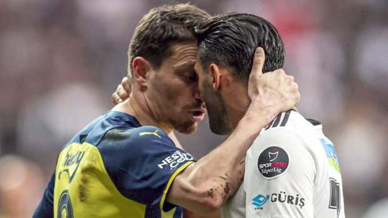 Beşiktaş-Fenerbahçe derbilerinde kartlar havada uçuşuyor! - Tüm Spor ... Beşiktaş-Fenerbahçe derbilerinde kartlar havada uçuşuyor! - Tüm Spor ...