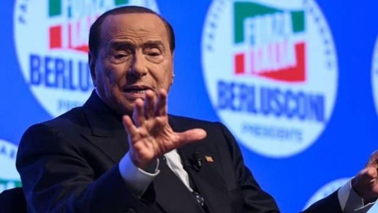 Berlusconi, "Bunga Bunga" partileri nedeniyle yargılandığı bir davada ...