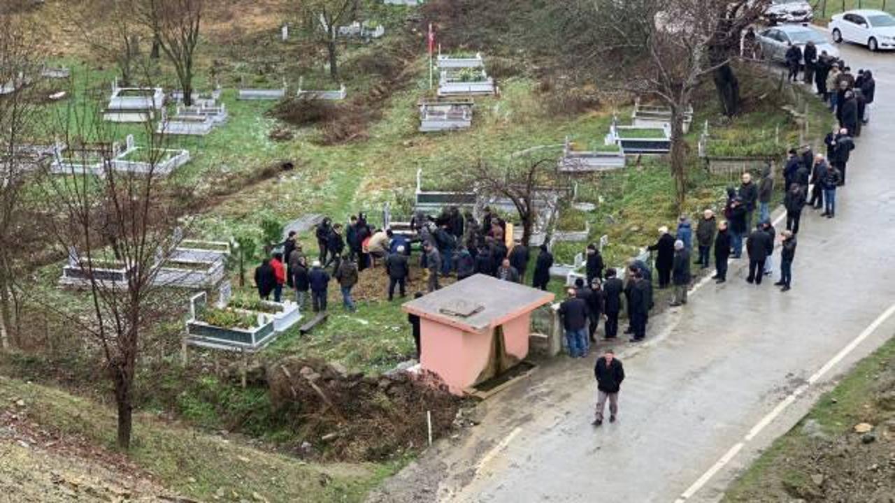 Boşanma aşamasındaki eşinin öldürdüğü Canan'ın cenazesi toprağa verildi ... Boşanma aşamasındaki eşinin öldürdüğü Canan'ın cenazesi toprağa verildi ...