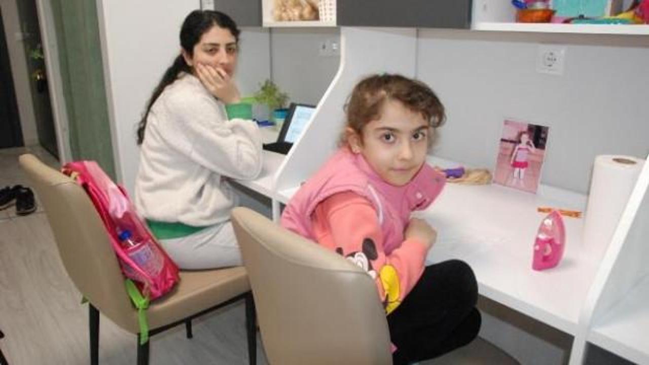 Kaldığı yurda depremzede olarak ailesiyle geldi - Haber 7 GÜNCEL