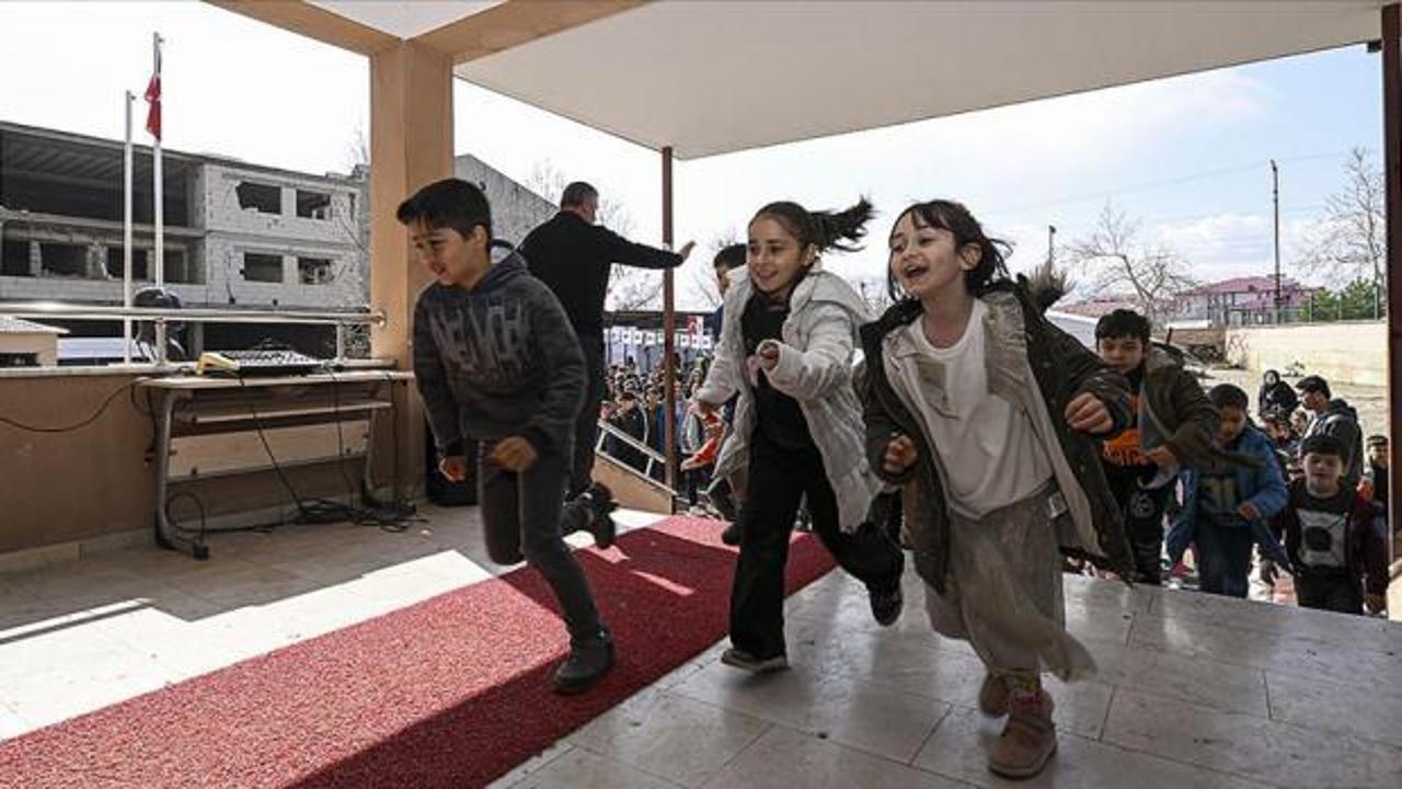 Depremden sonra nakil yaptıran 14 bin 73 öğrenci kendi iline döndü ...