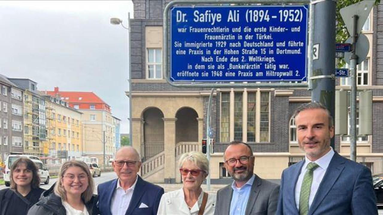 Almanya'da bir sokağa Türkiye'nin ilk kadın doktoru olan Safiye Ali'nin ...