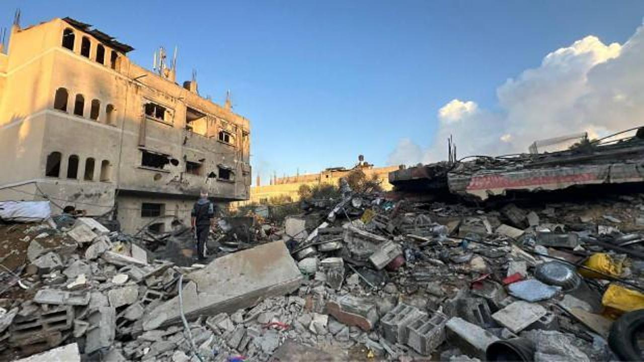 Filistinli yazar Abdullah Al Akkad ve ailesi vefat etti - Haber 7 DÜNYA