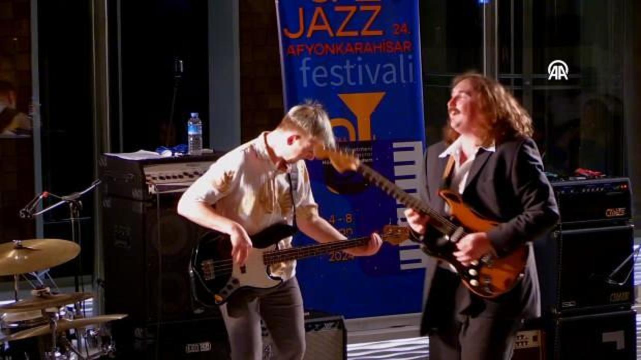 İngiliz gitarist Lewis Creaven: Müzik kariyerimi eşime göre ...