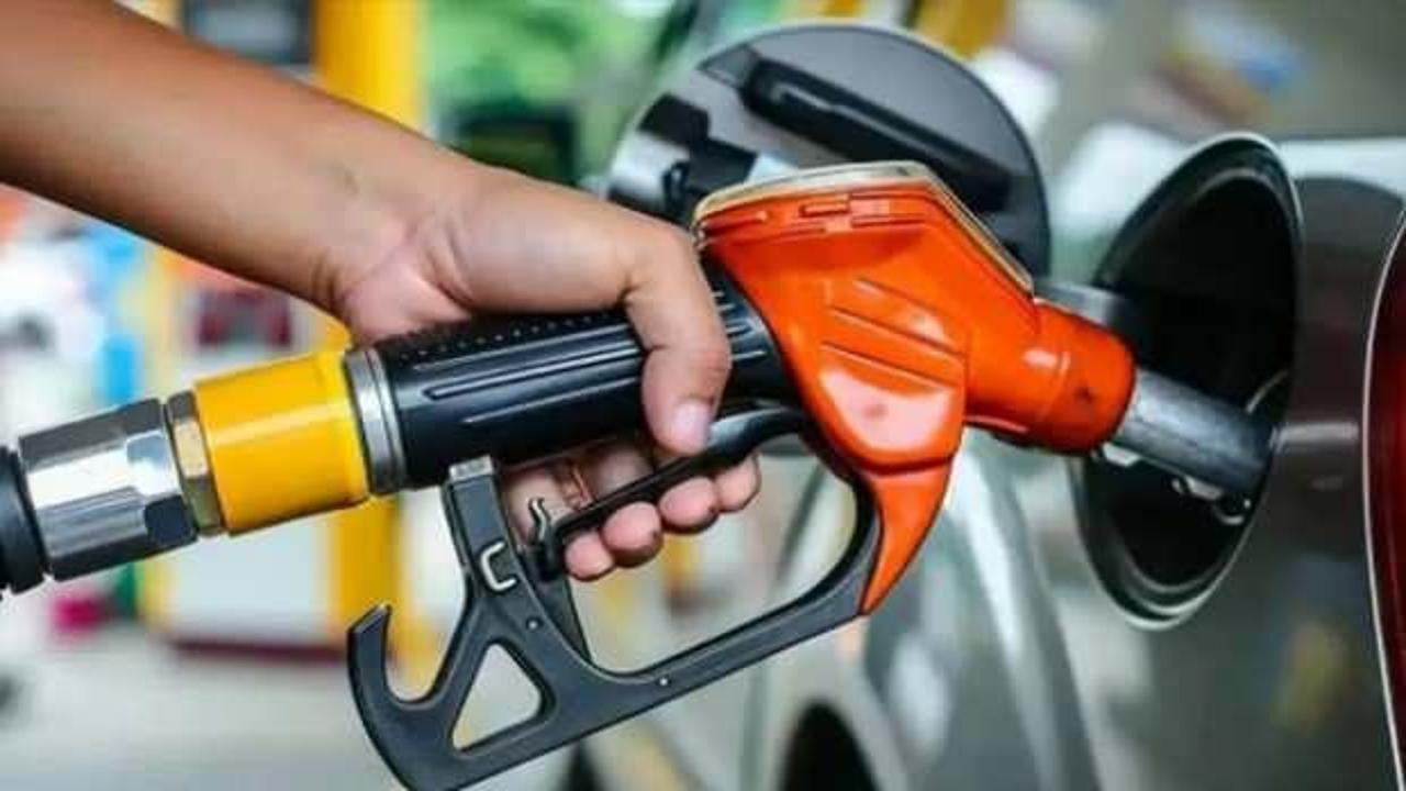 Benzine bir indirim daha gelecek mi? Brent petrol ne kadar oldu? İşte ...