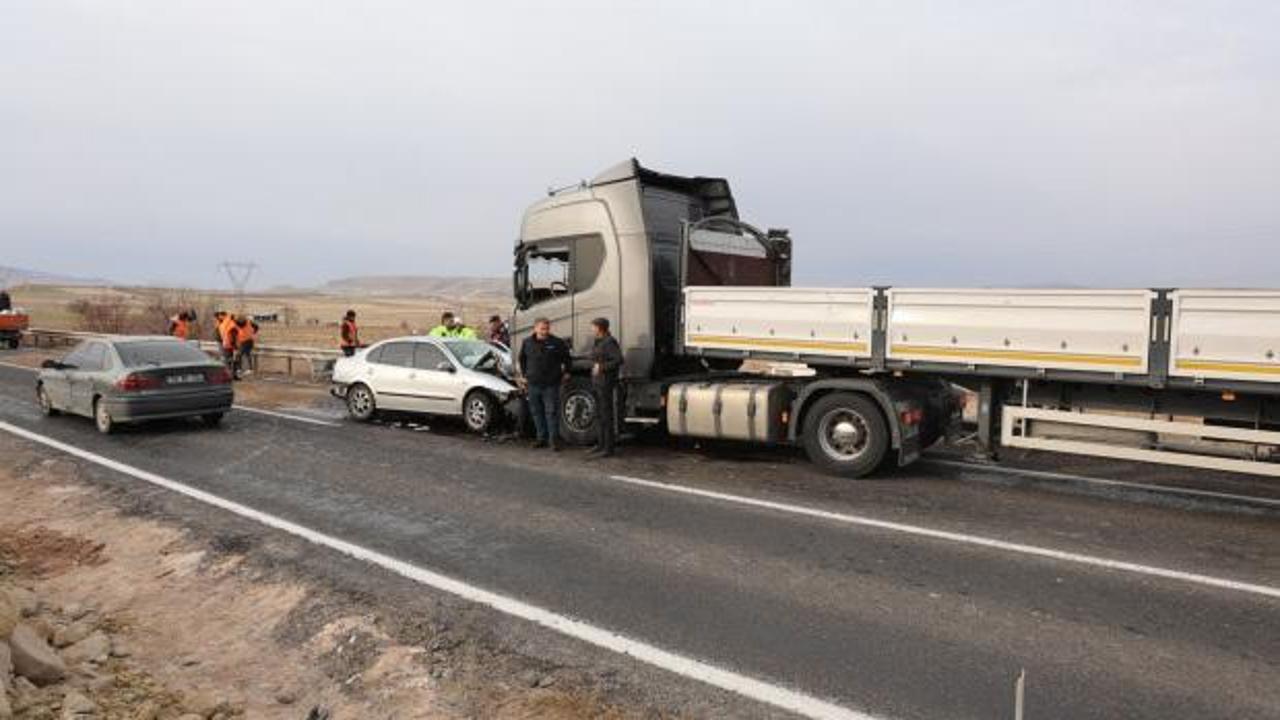 Korkunç kazadan acı haber! Kafa kafaya çarpıştılar: 1 ölü, 3 yaralı ...