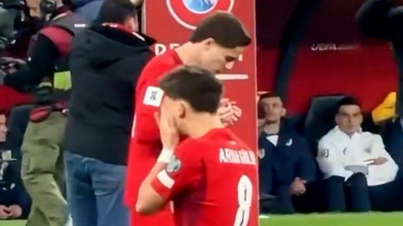 Romanya maçı öncesi dikkat çeken anlar: Arda dua etti, Kenan sünneti ...