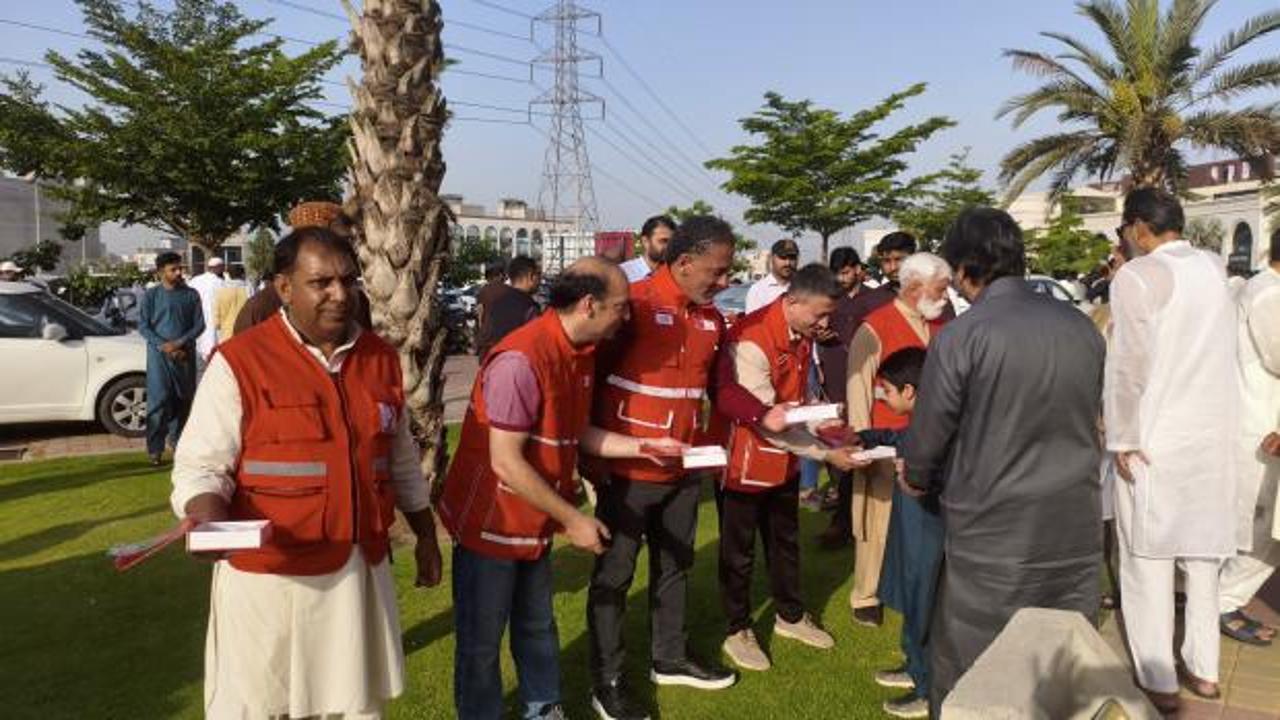 Türk Kızılay’ın Pakistan’da vekaleten kestiği kurbanları 4 bin 700 ...