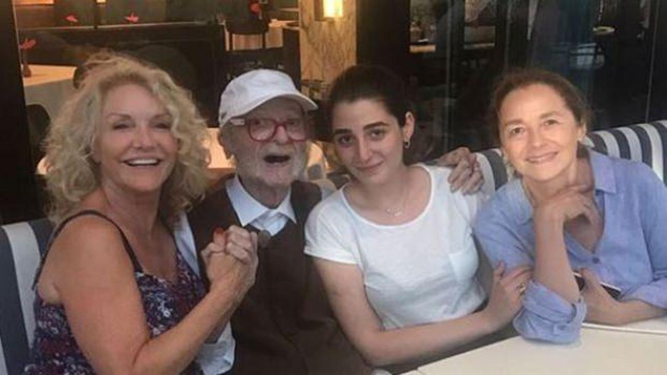 Suna Yıldızoğlu ve Kayhan Yıldızoğlu yıllar sonra buluştu - Magazin ... Suna Yıldızoğlu ve Kayhan Yıldızoğlu yıllar sonra buluştu - Magazin ...