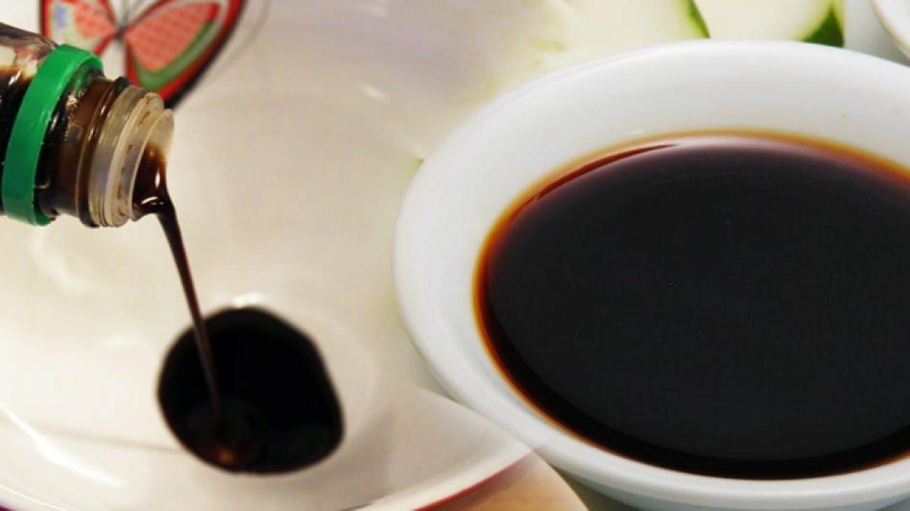 Soya sosu nedir ve ne işe yarar? Soya sosu eklenebilecek tarifler ...