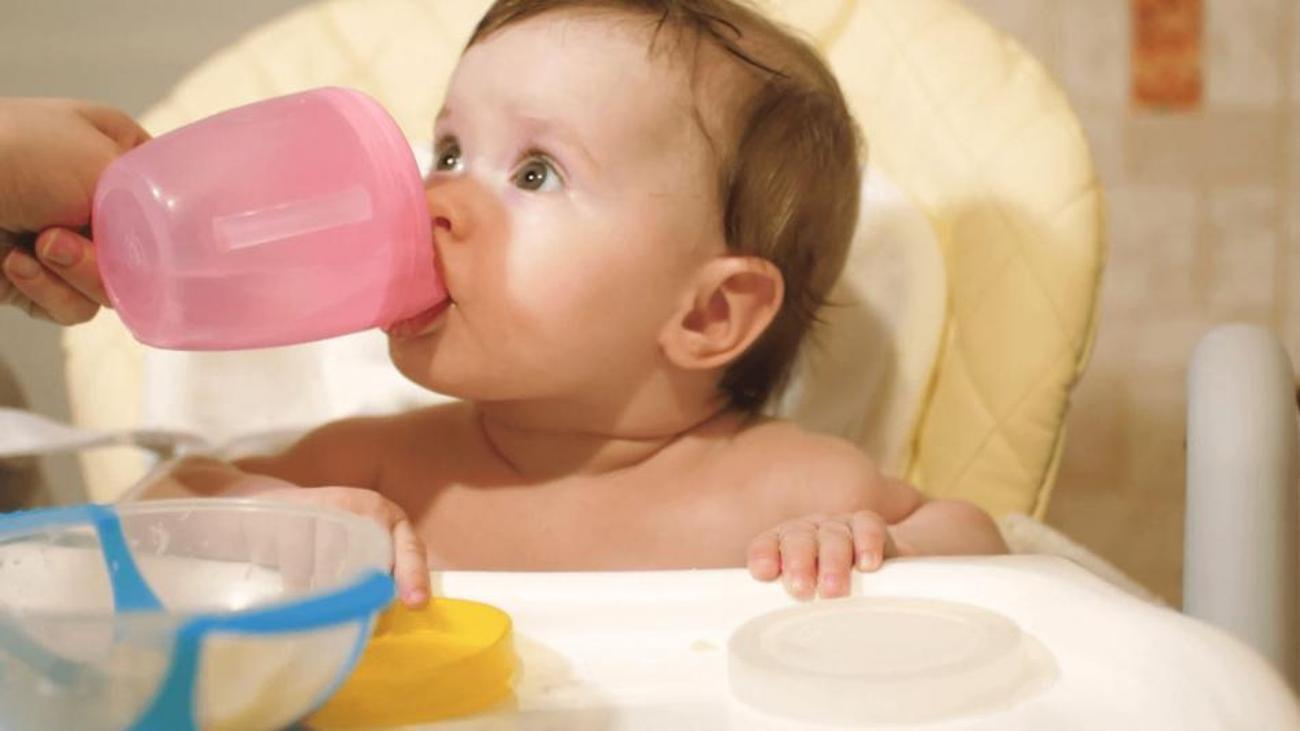 Bebeklere ne zaman su verilir? Mama ile beslenen bebeğe su verilir mi ... Bebeklere ne zaman su verilir? Mama ile beslenen bebeğe su verilir mi ...