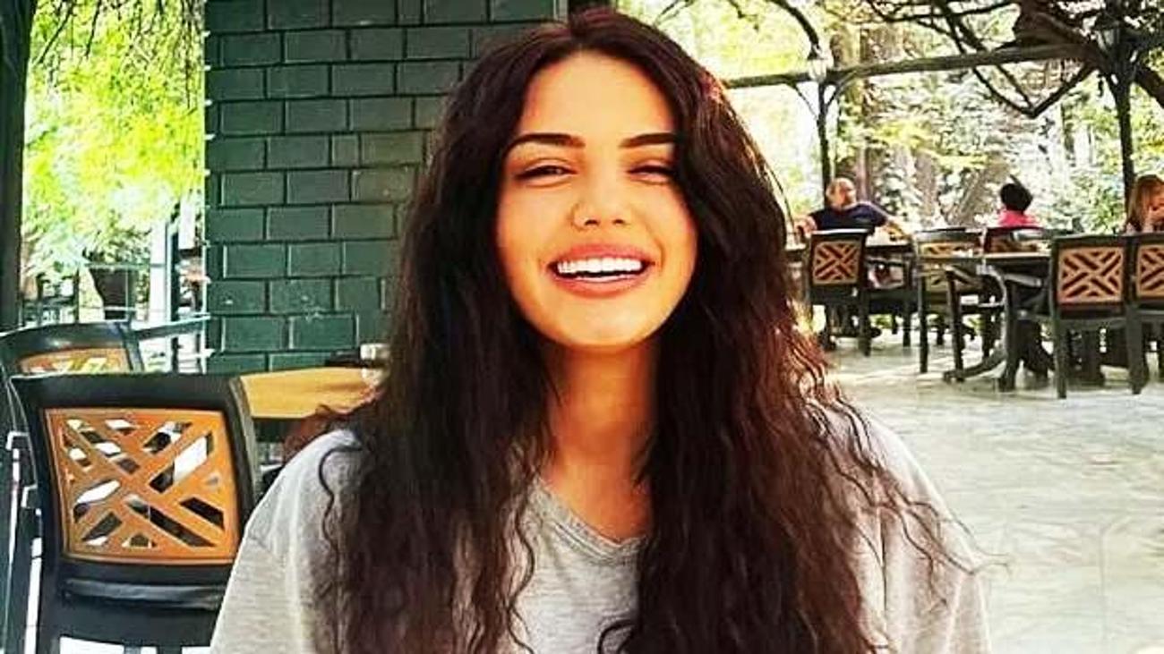 Ece Ronay Kimdir Biyografisi