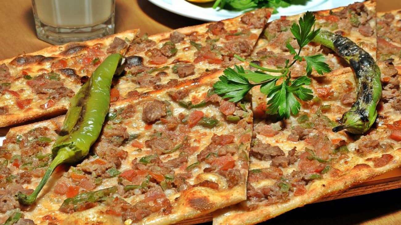 En kolay etli ekmek nasıl yapılır? Evde etli ekmek yapmanın püf ...