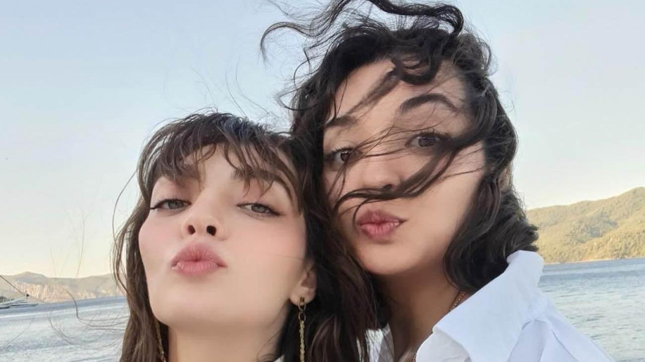 Zeynep Tuğçe Bayat'tan kız kardeşi ile fotoğraf - Magazin Haberleri