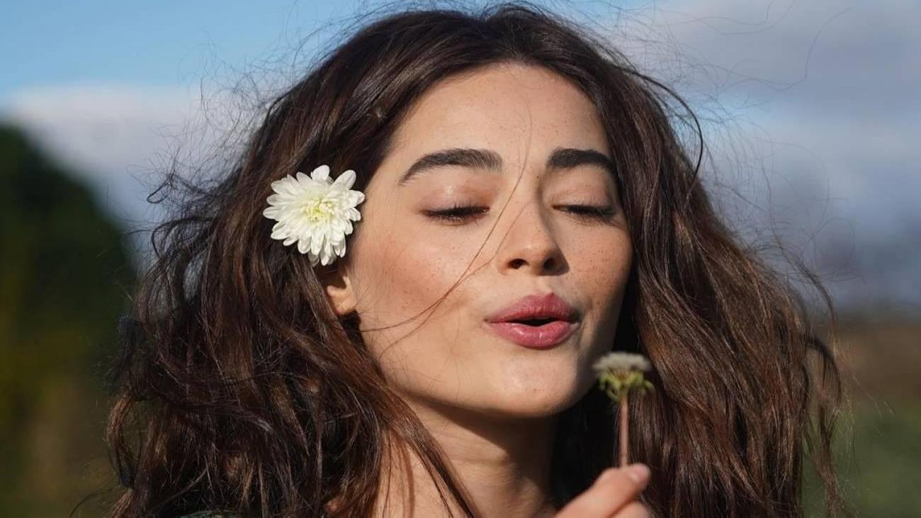 Aziz'in Efnan'ı Simay Barlas'ın ilk dizisindeki hali şaşırttı ...