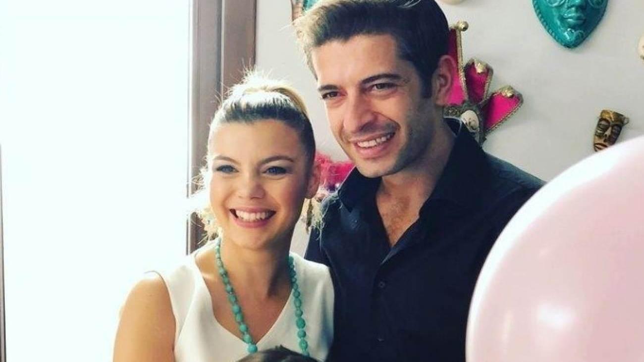 Dizi setinde tanışıp evlenmişlerdi... Begüm Topçu ile Cantuğ Turay’ın ...