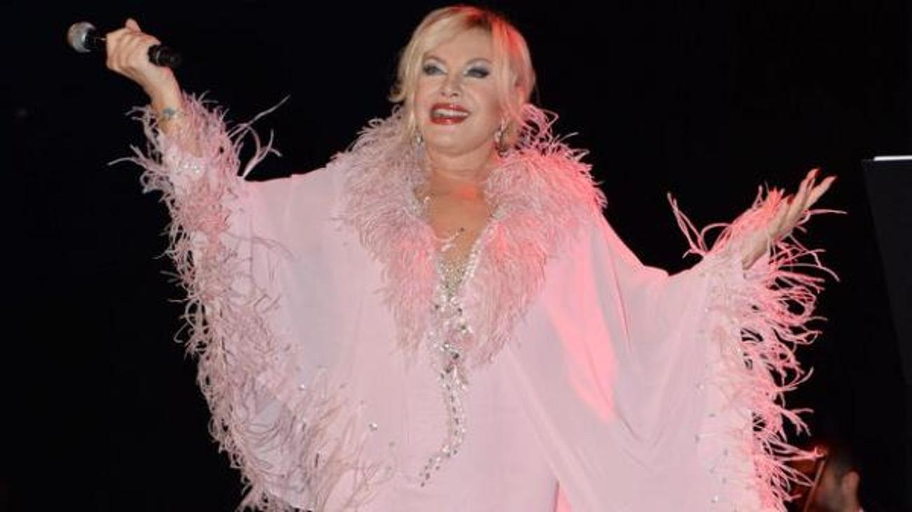 Emel Sayın Ankara Kültür Yolu Festivali'nde rüzgar gibi esti! - Magazin ...