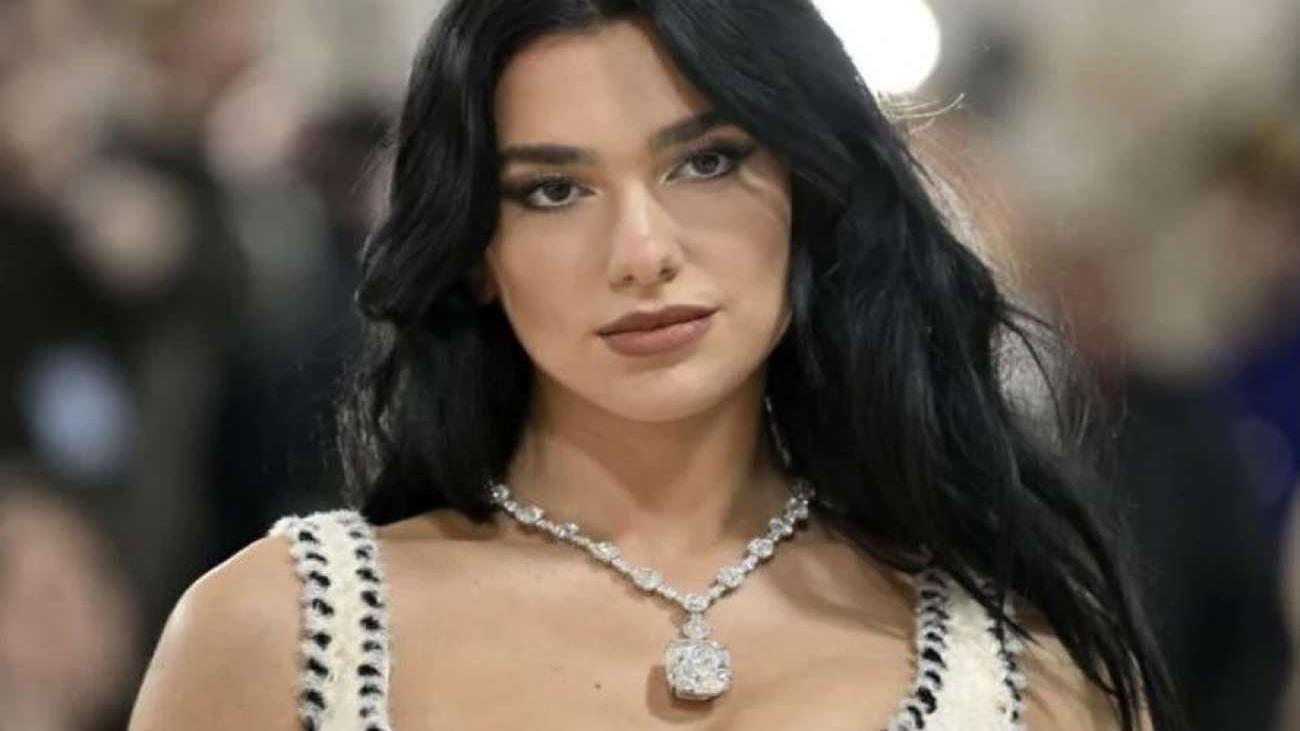 Dua Lipa'nın 100 karatlık elması Met Gala'ya damga vurdu! - Moda Haberleri