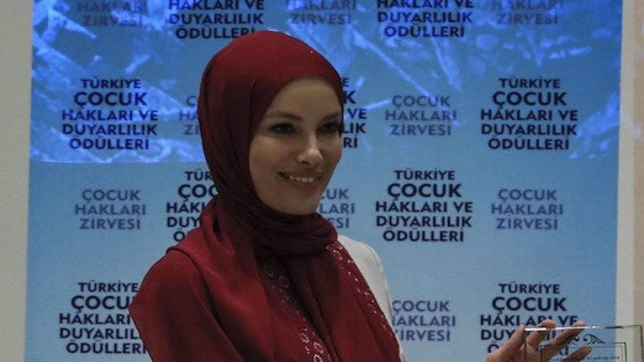 Gamze Özçelik mutlu haberi "bir kez daha evet" diyerek duyurdu ...