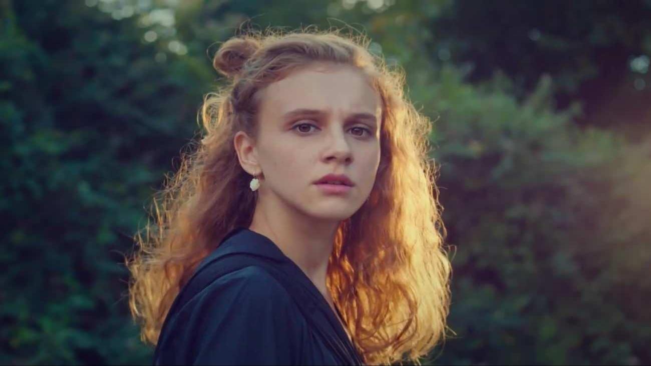 Oyuncu Ahsen Eroğlu seçim sonucunu hazmedemedi! Türkiye'yi terk ediyor ...