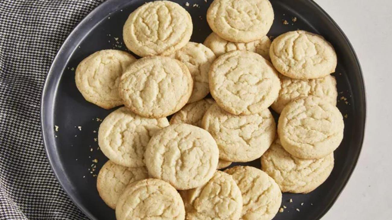 Bayatlamayan şekerli kurabiye tarifi! Ağızda dağılan tatlı kurabiye ...