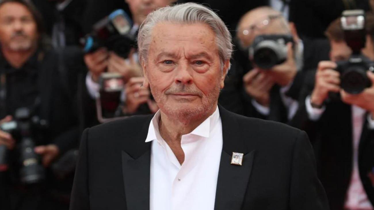 Alain Delon silah tutkusunun dozunu fazla kaçırdı! Evinden onlarca ...