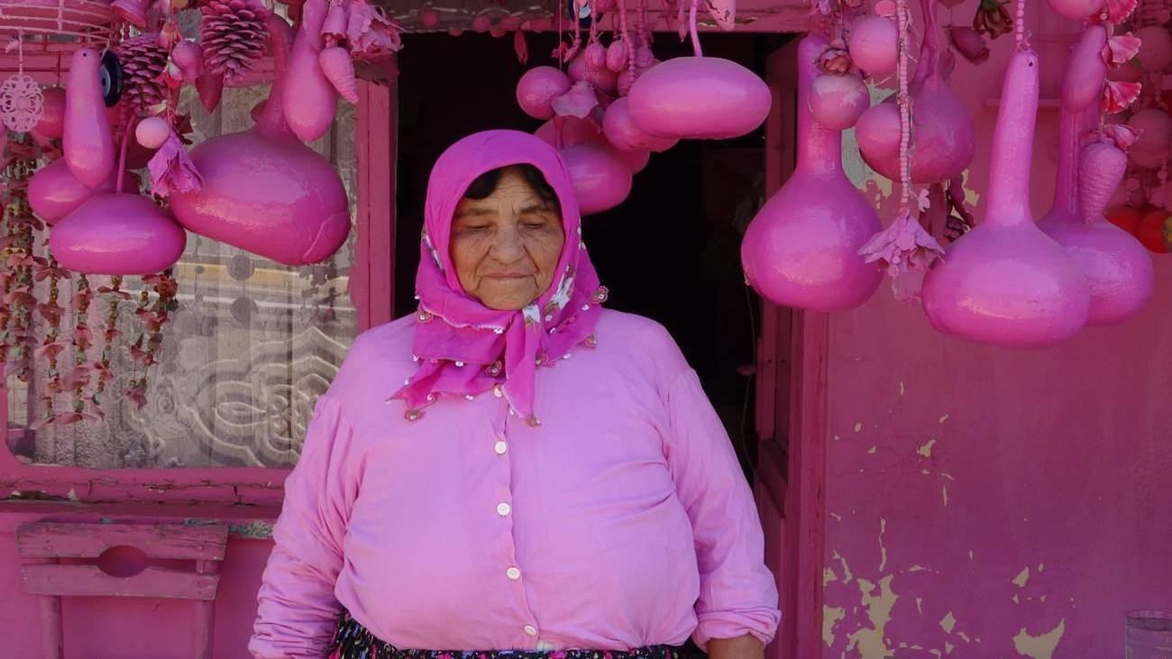 75 yaşında Ispartalı Barbie! Sakine teyzeyle ilgili yorumlar kırdı ...