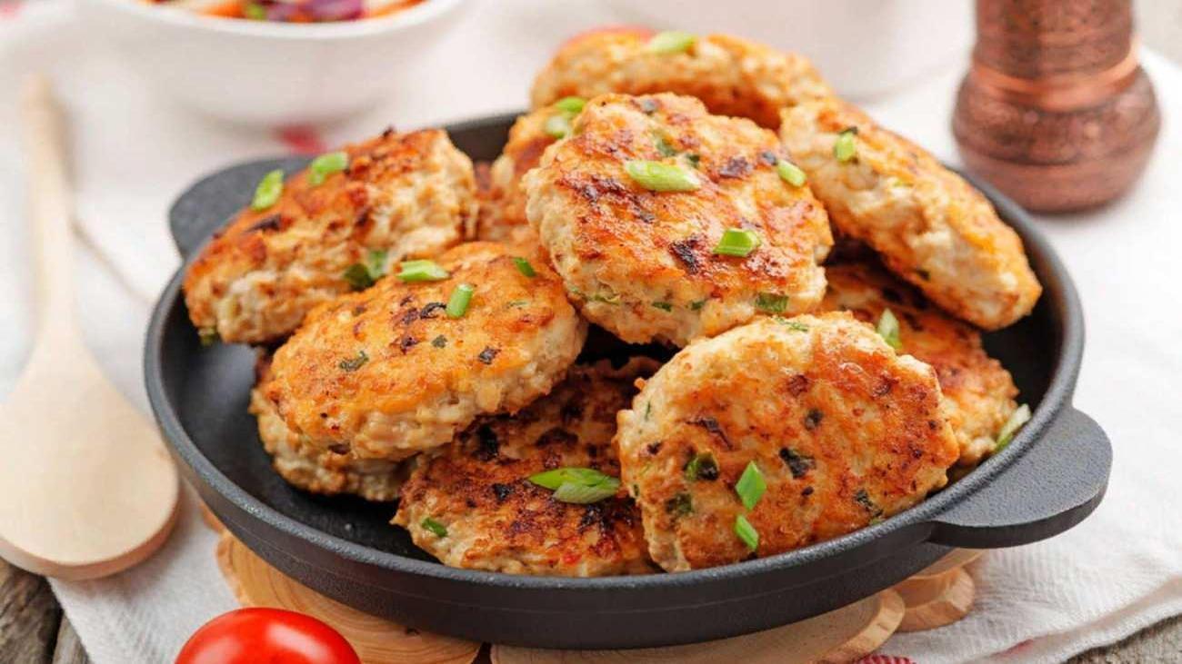 Bayat ekmek köftesi nasıl yapılır? Kaşarlı bayat ekmek köftesi tarifi ...