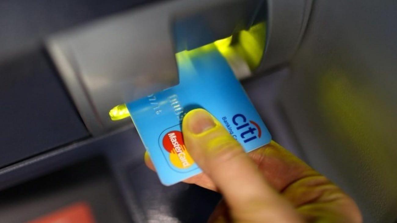 Banka çalışanı gözden kaçırdı! Hesabına 81 milyon dolar yatırıldı ...