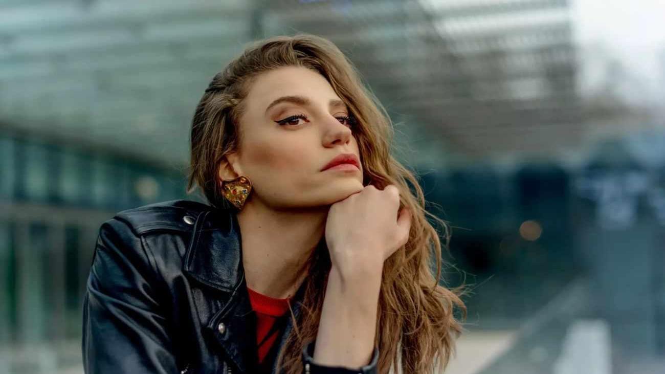 Serenay Sarıkaya'nın serveti gündem oldu! Paraya para demiyor - Magazin ...