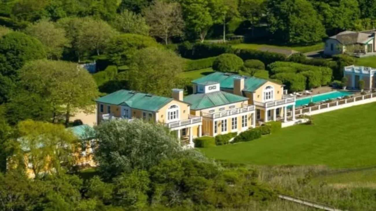 Ahmet Ertegün'ün ABD'deki malikanesi rekor fiyata satıldı! İçinde yok ...