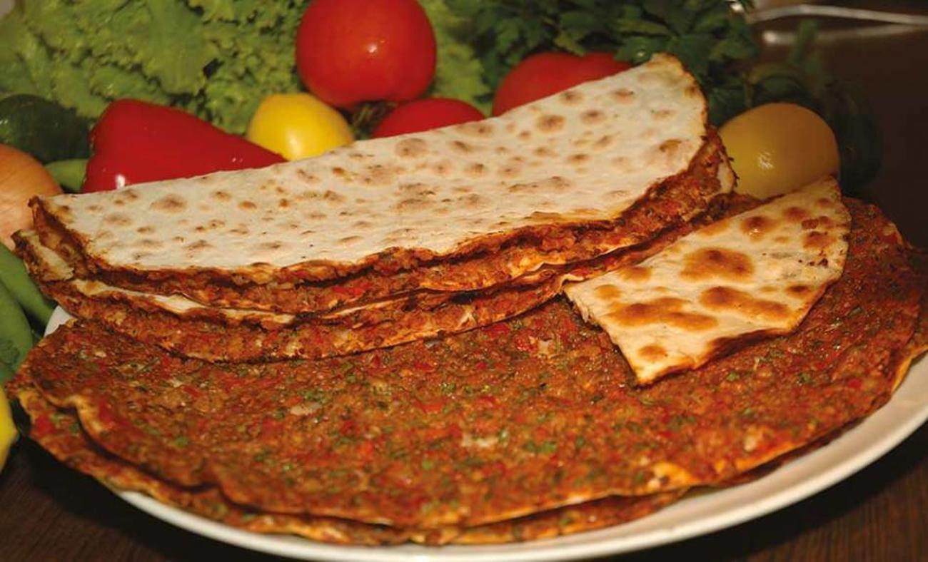 Lokanta usulü lahmacun nasıl yapılır? Gaziantep evde lahmacun tarifi ...