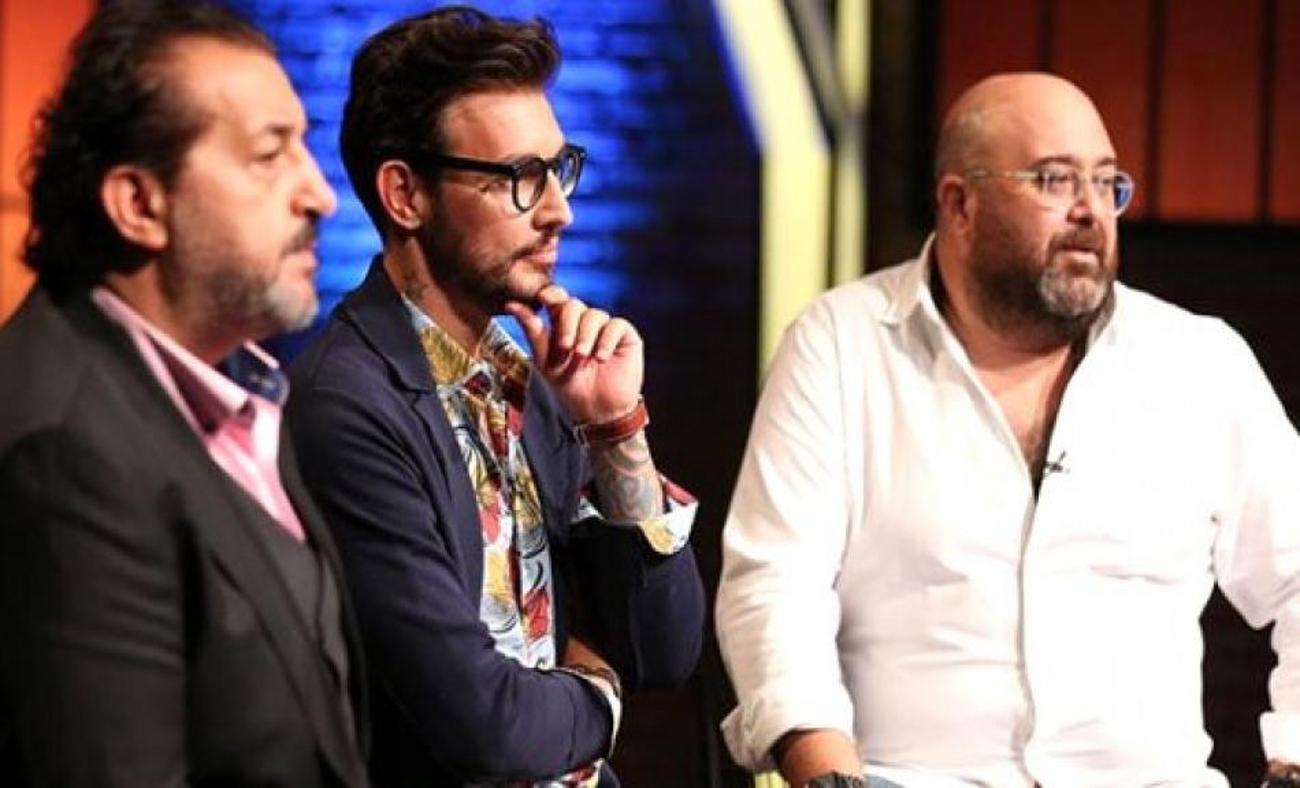 MasterChef jürisi Somer Sivrioğlu, hırkasıyla sosyal medyanın gündemine ... MasterChef jürisi Somer Sivrioğlu, hırkasıyla sosyal medyanın gündemine ...