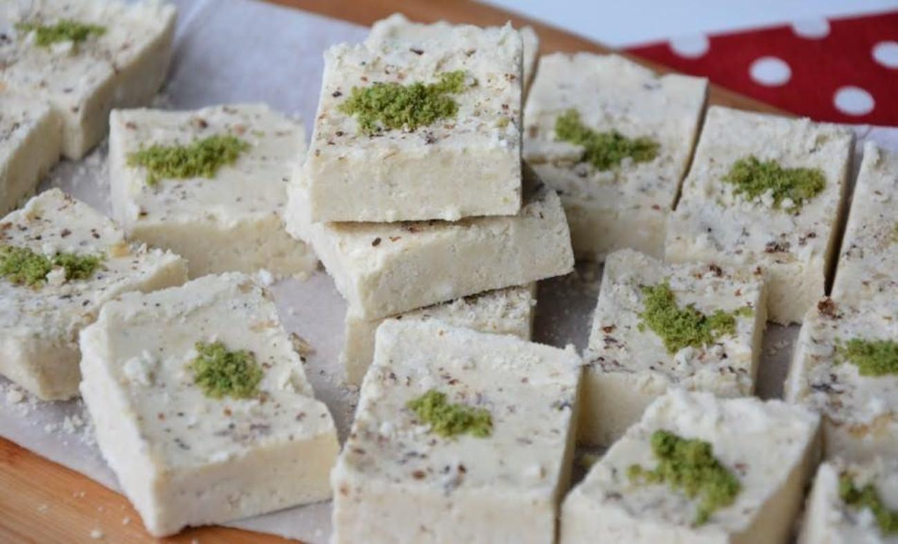 Ağızda dağılan saray helvası nasıl yapılır? Tam kıvamında saray ...