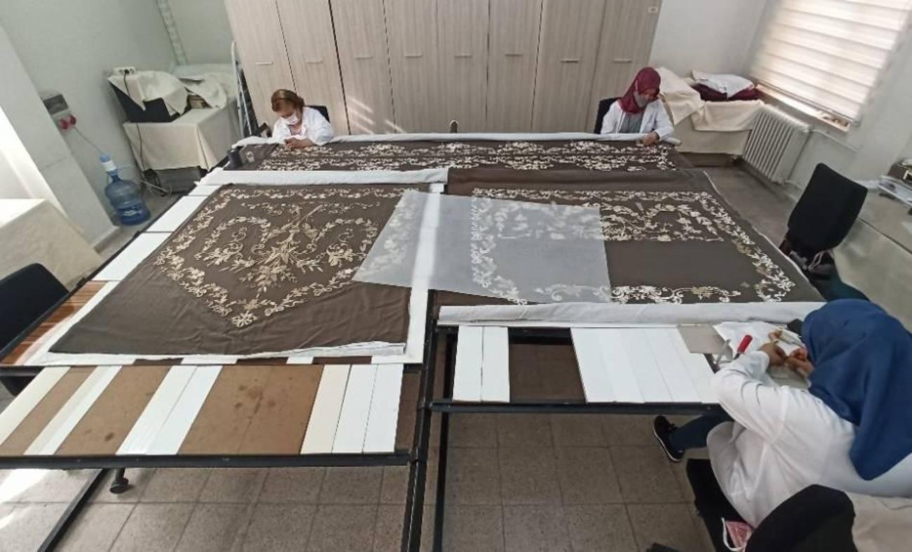 Bursa Osman Gazi Türbesi'nin örtüsü ilmek ilmek işleniyor - Magazin ...