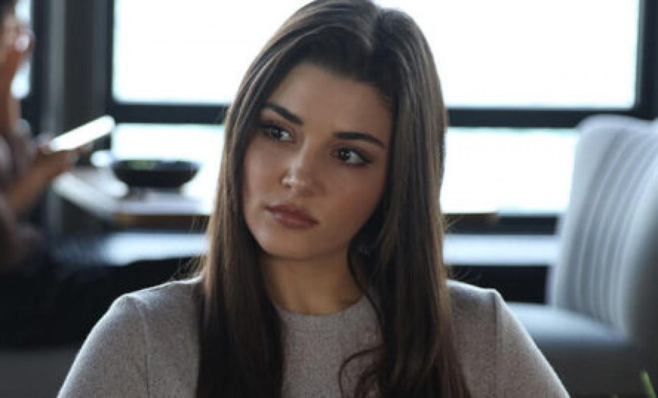 Hande Erçel estetik sorularını duyunca adeta sıkıntıdan çıktı ...