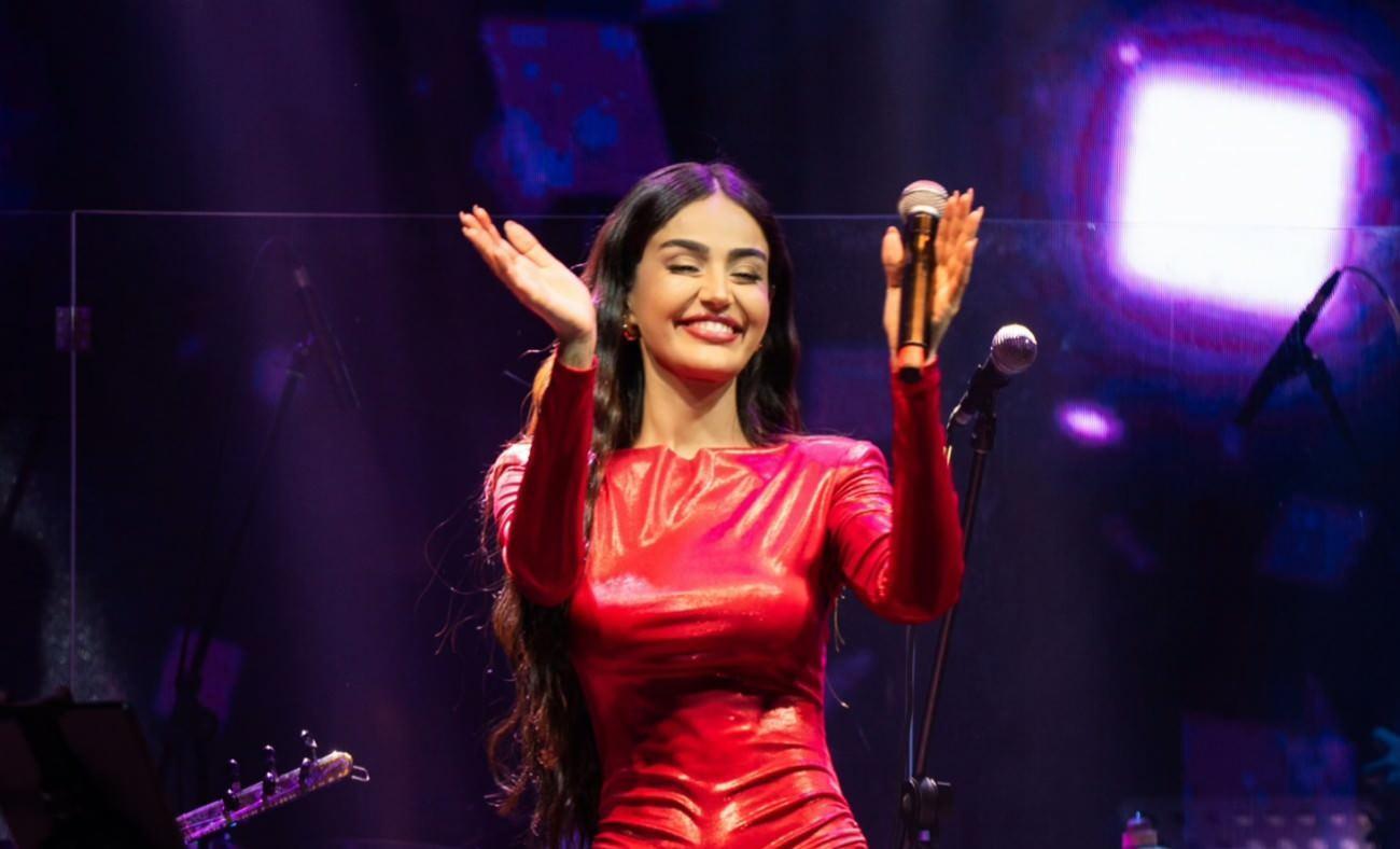 Elif Buse Doğan Paris ve New York'a seslendirdiği türkülerle damgasını ...