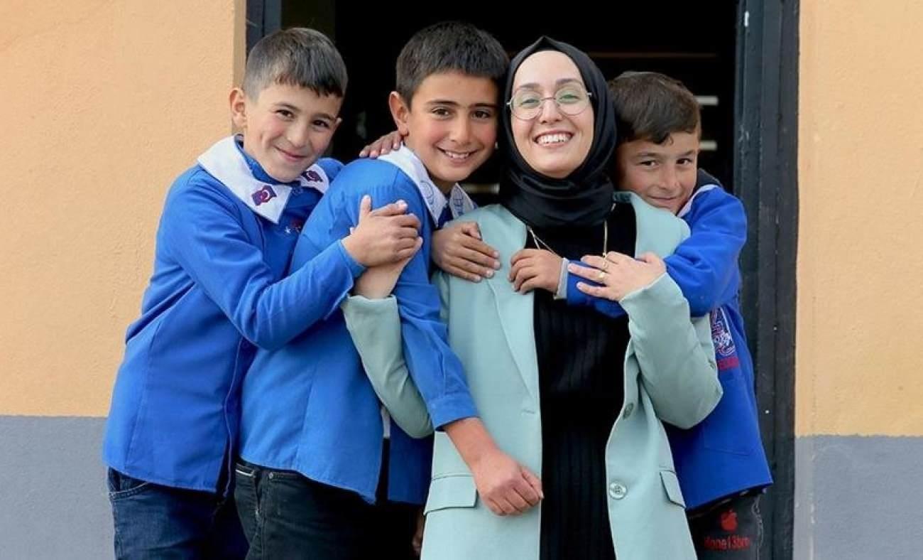 Fatmanur öğretmen'in sınırda eğitim mücadelesi: "Bazen telefon dahi ...