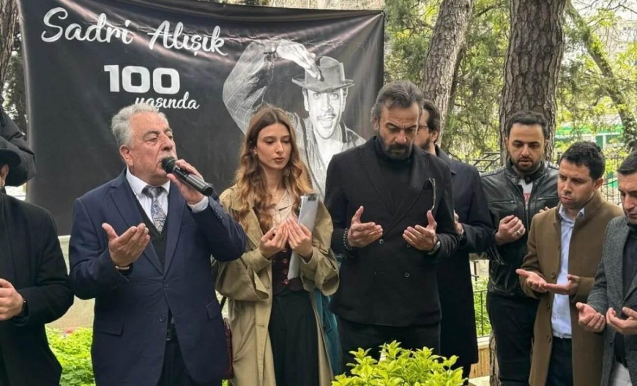 Sadri Alışık 100. doğum gününde mezarı başında dualarla anıldı - Yaşam ...